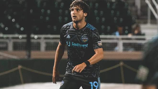 Екс гравець Металіста 1925 розірвав контракт з американським клубом