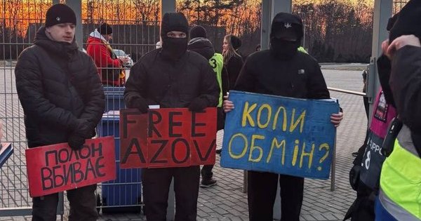 На Арену Львів заборонили проносити плакати "Free Azov" – це не перша ...